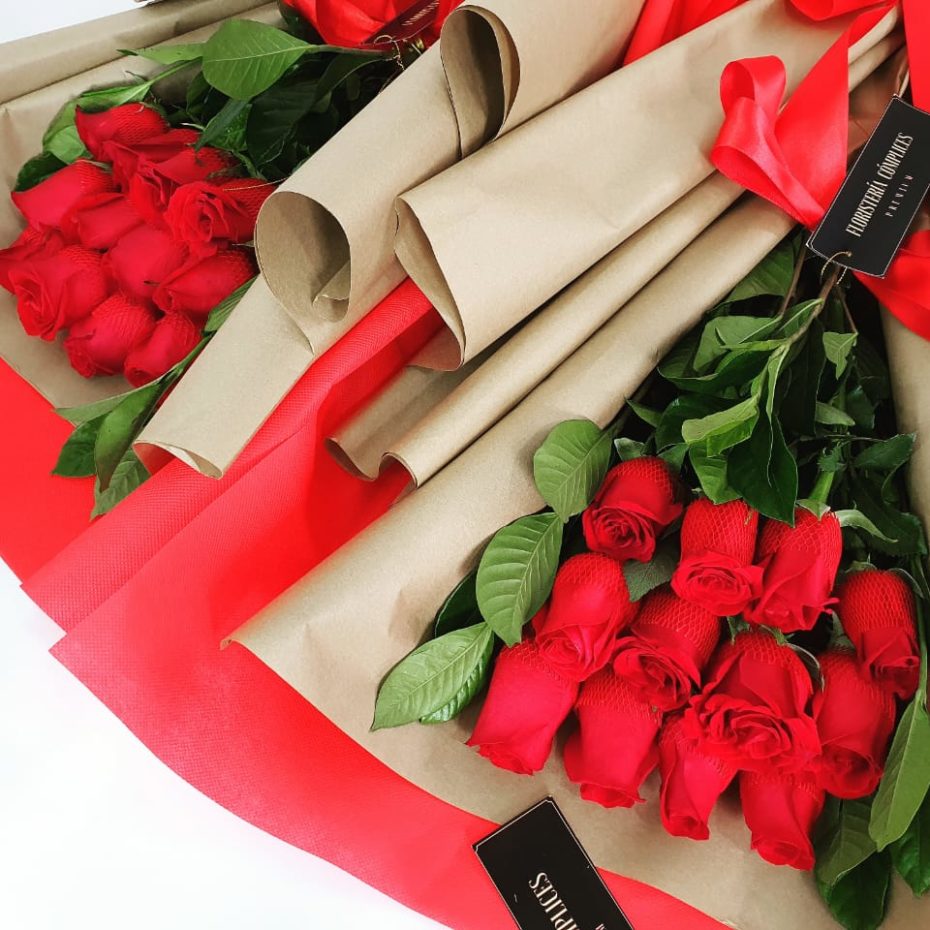 Ramo Gigante de 12 🌹 Rosas - Floristería Cómplices